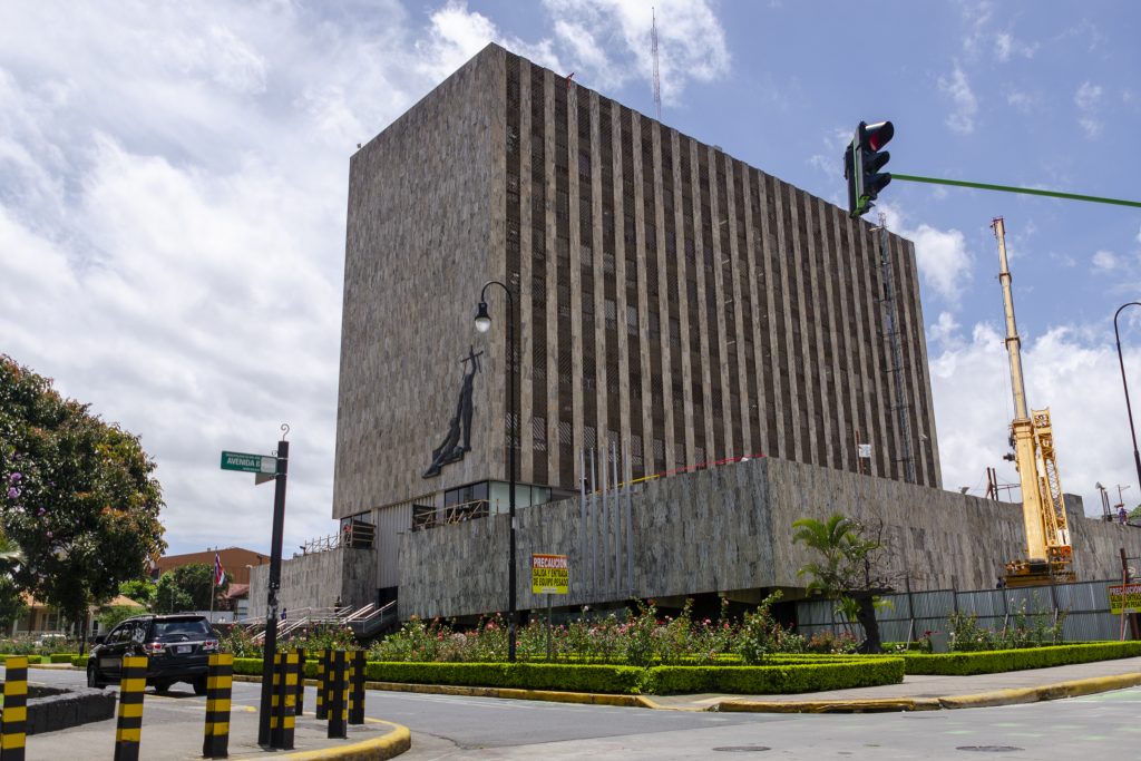 Engendros judiciales - Delfino.cr