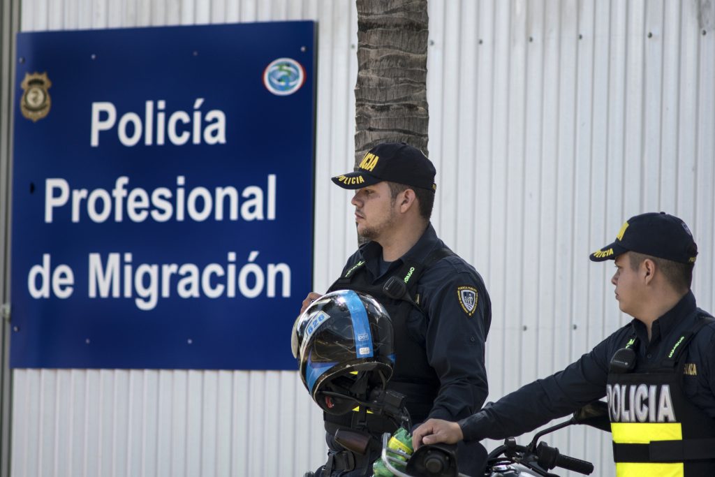 Migración crea vía temporal para solicitantes de refugio de cuatro países
