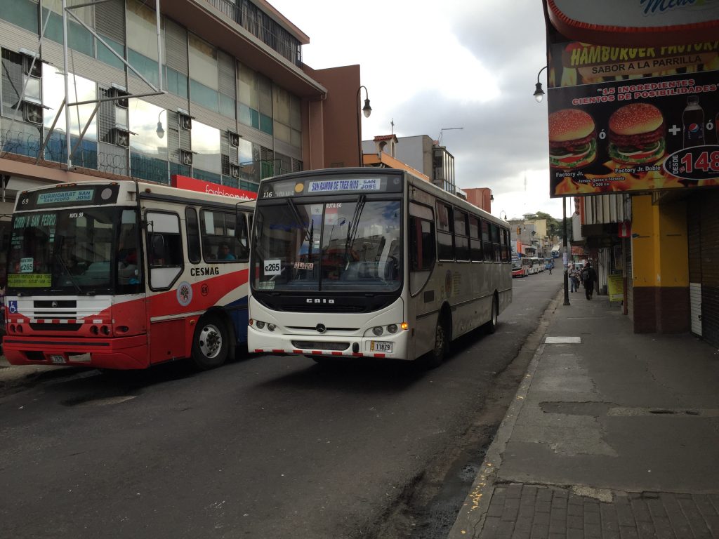 Aresep lanza alerta por 144 buses y 1.720 taxis morosos con el marchamo ...
