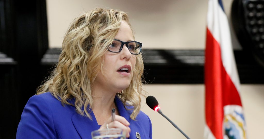 Catalina Crespo finaliza su paso por la Defensoría, cuatro personas ...