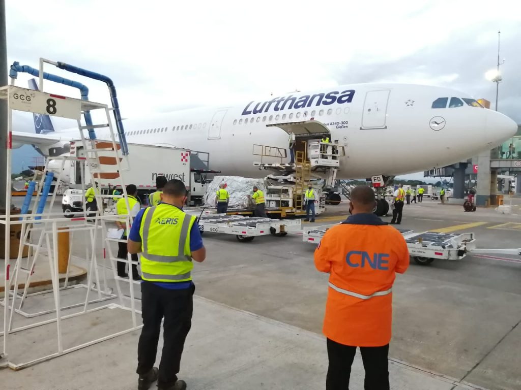 Arriba a Costa Rica segundo lote de vacunas por COVAX: 88.800 dosis de ...