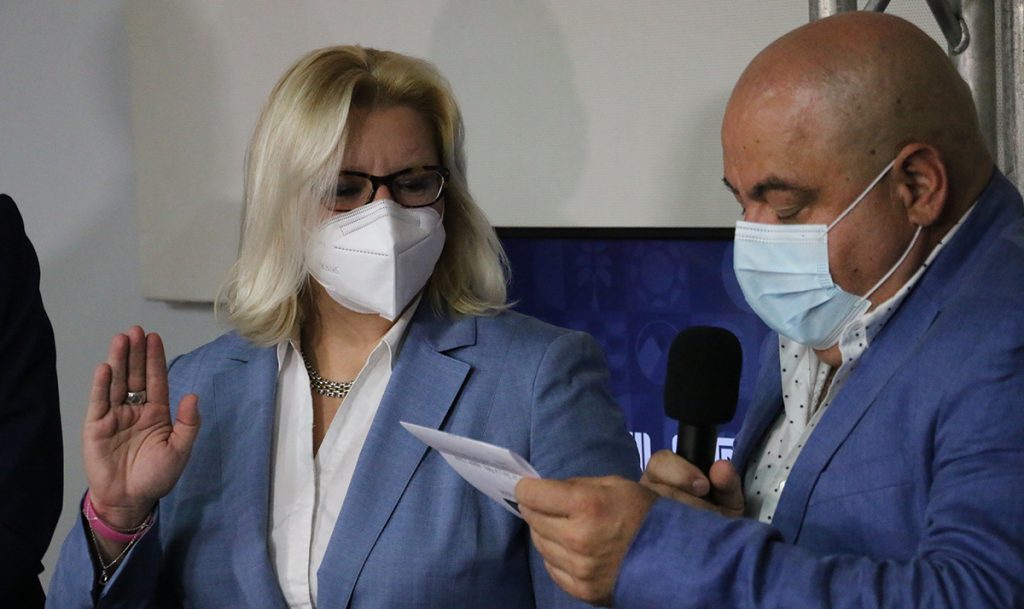 Vicki G. Ross se convirtió en la primera mujer de la historia que asume ...