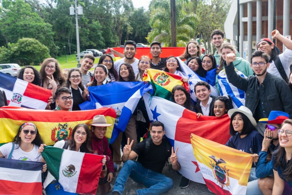 300 jovenes activistas contra el cambio climático de la región se ...