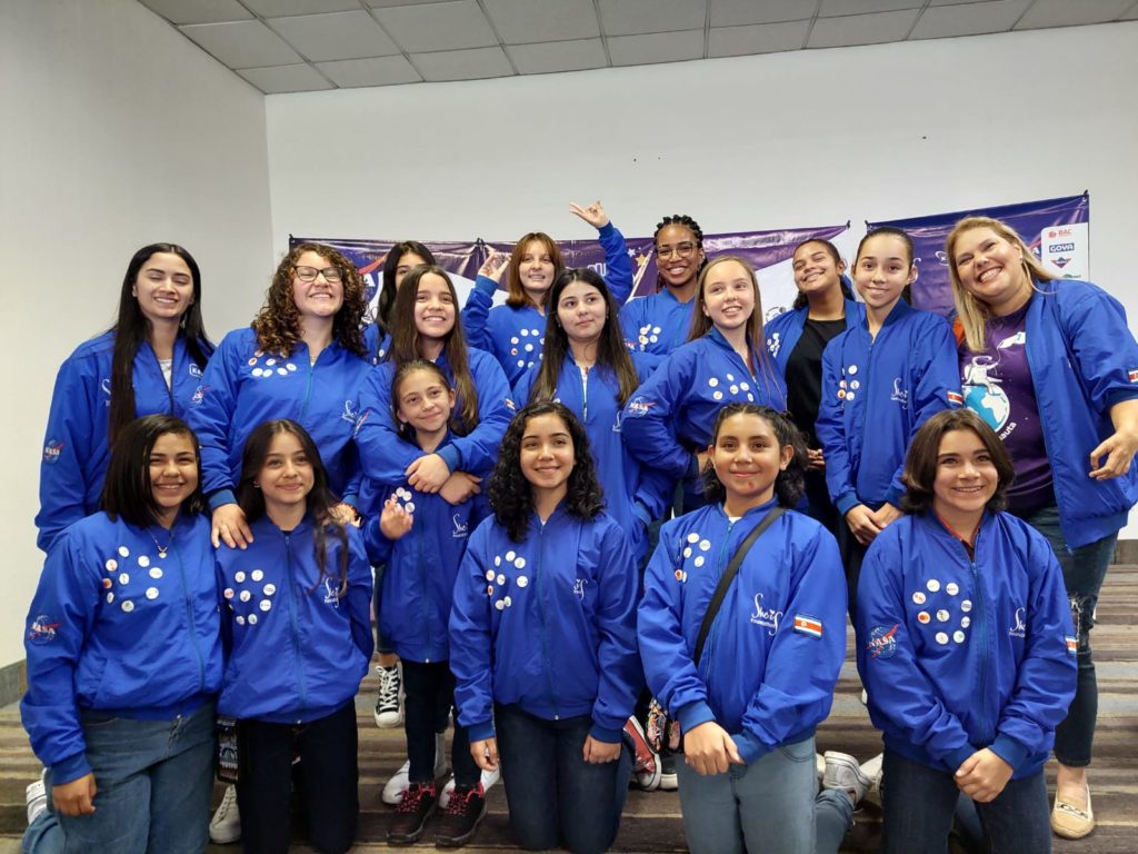 16 niñas costarricenses viajarán al Space Center de la NASA en Houston