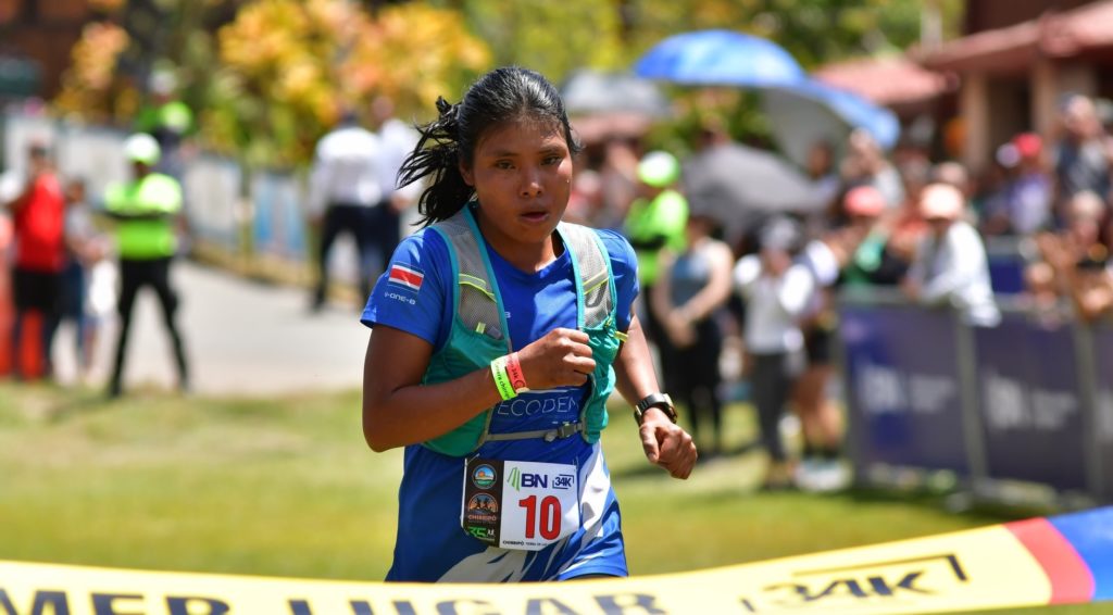 Indígena costarricense Noyle Salazar vuelve a ganar la Carrera ...