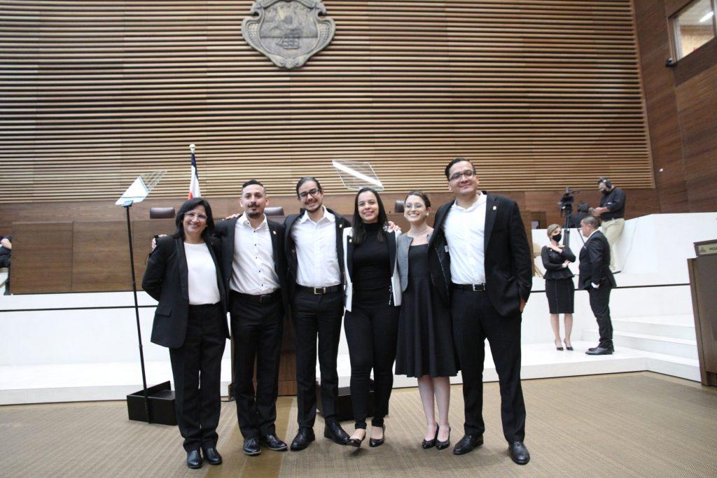 Frente Amplio pide a Rodrigo Arias hacerse a un lado para que una mujer ...