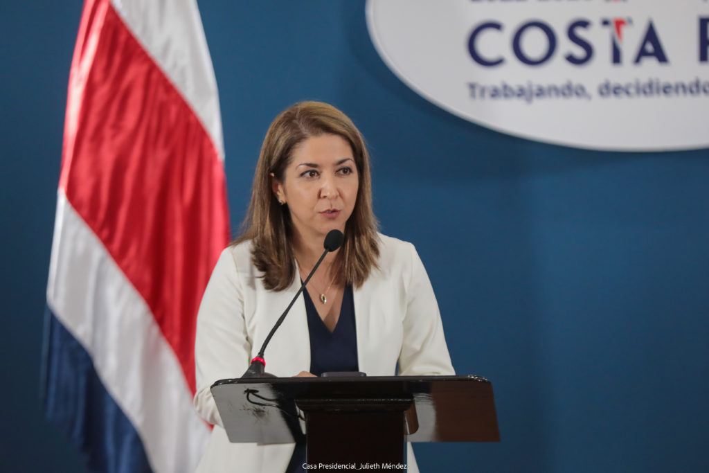 Ministra de Salud sobre rector: "¿Cómo voy a confiar en alguien que ...