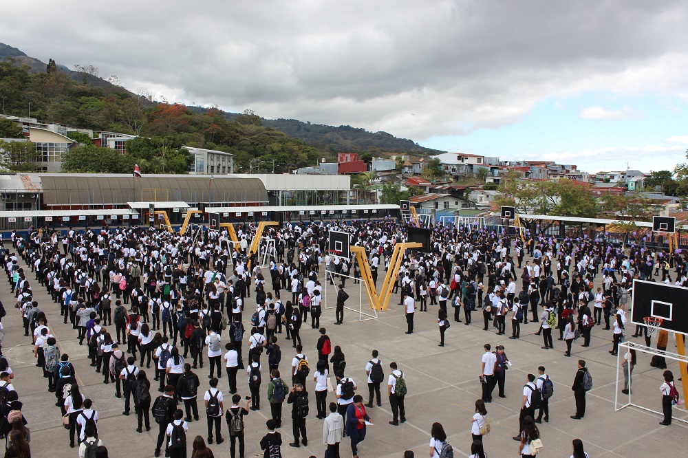 Campaña busca ayudar a que estudiantes se mantengan en el centro ...