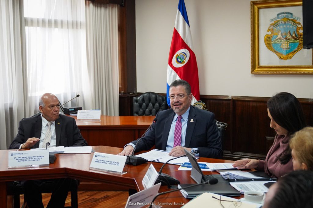 Poderes acuerdan "bajarle el tono a la discusión" para avanzar en ...