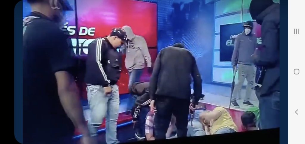 Personas Armadas Toman Las Instalaciones Del Canal Ecuatoriano Tc
