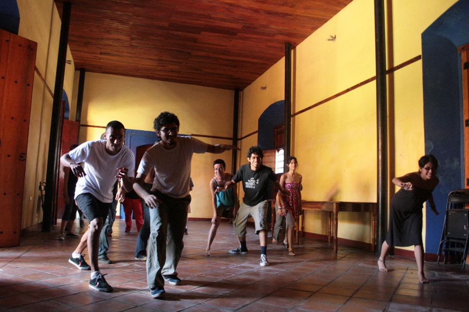 ¿Es el arte una línea recta, o una espiral? - Delfino.cr