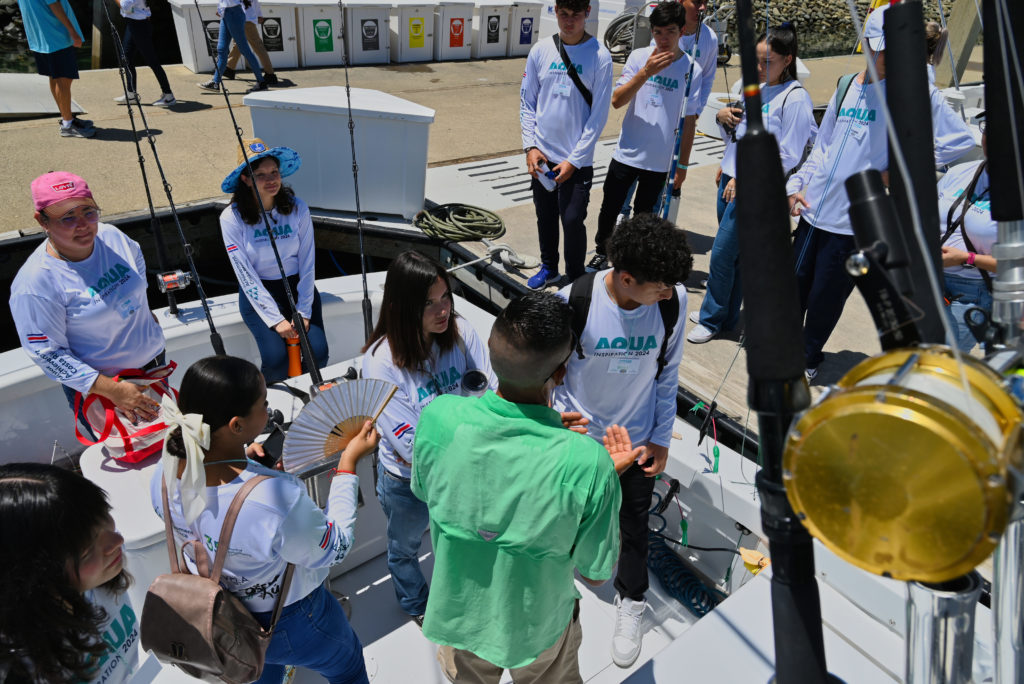 Programa “Aqua Inspiration” capacitó a más de 100 estudiantes de Quepos ...