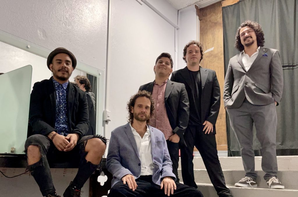 La música de Oriente y Occidente se reúnen en el Teatro Niko Baker ...