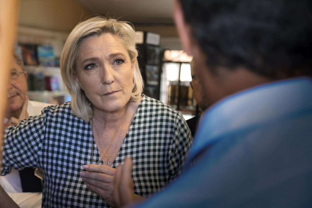 La Justicia Francesa Investigará A Marine Le Pen Por Financiación