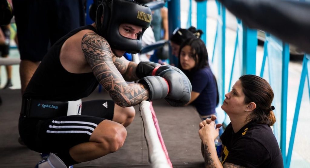 Por primera vez en la historia, un boxeador masculino defenderá su ...
