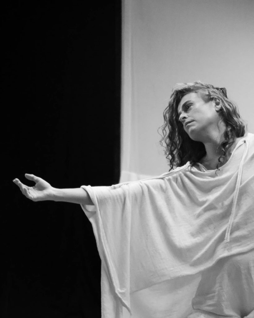 La Línea de Luis Thenon llega al Teatro de La Aduana
