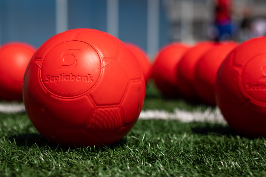 Scotiabank dona 100 kits deportivos con balones “indestructibles” a ...