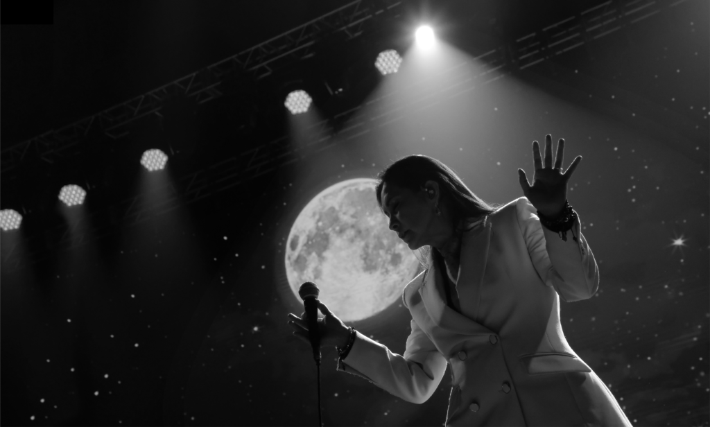 Ana Gabriel regresa a Costa Rica con su gira "Claro de Luna" - Delfino.cr
