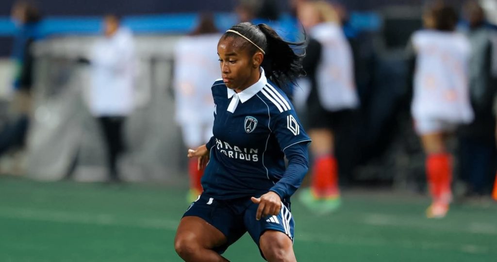 Futbolista tica Sheika Scott clasifica a octavos de final de la ...